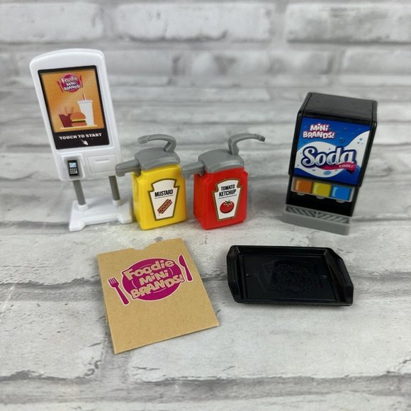 Zuru | Toys | Foodie Mini Brands Zuru 5 Surprise Food Court Dispensers ...